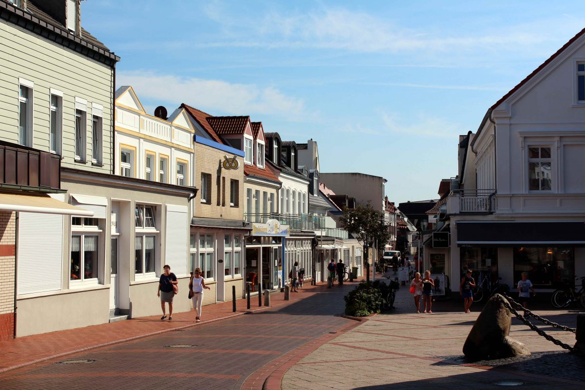 Norderney - Deich und Meer